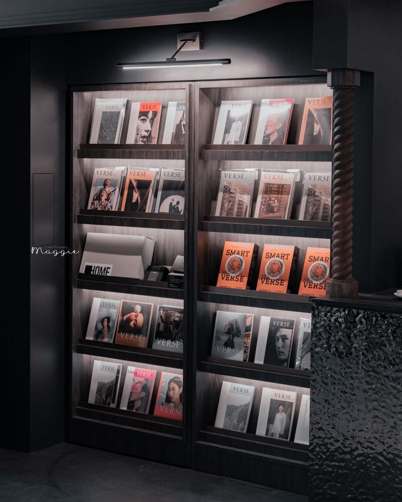 【士林咖啡廳】VERSE baR 走進紐約街頭的書報攤｜臺北表演藝術中心裡的咖啡廳 - 莓姬貝利・食事旅行（ 2025 最後更新）