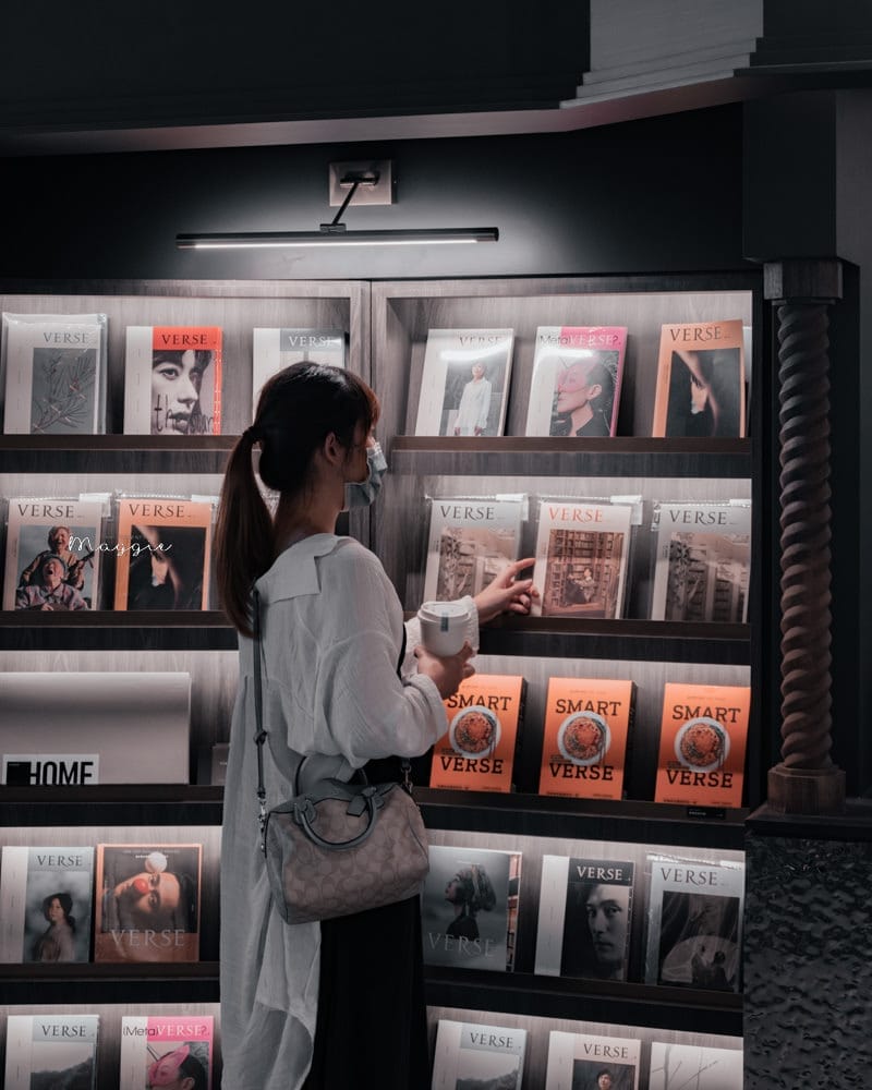 【士林咖啡廳】VERSE baR 走進紐約街頭的書報攤｜臺北表演藝術中心裡的咖啡廳 - 莓姬貝利・食事旅行（ 2025 最後更新）
